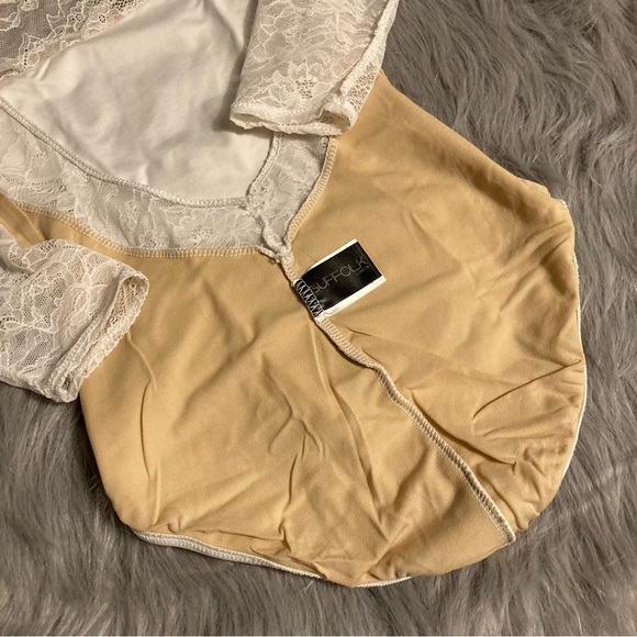 Yumiko | Tops | Suffolk White Lace Low Back 34 Sleeve Leotard Size S ...